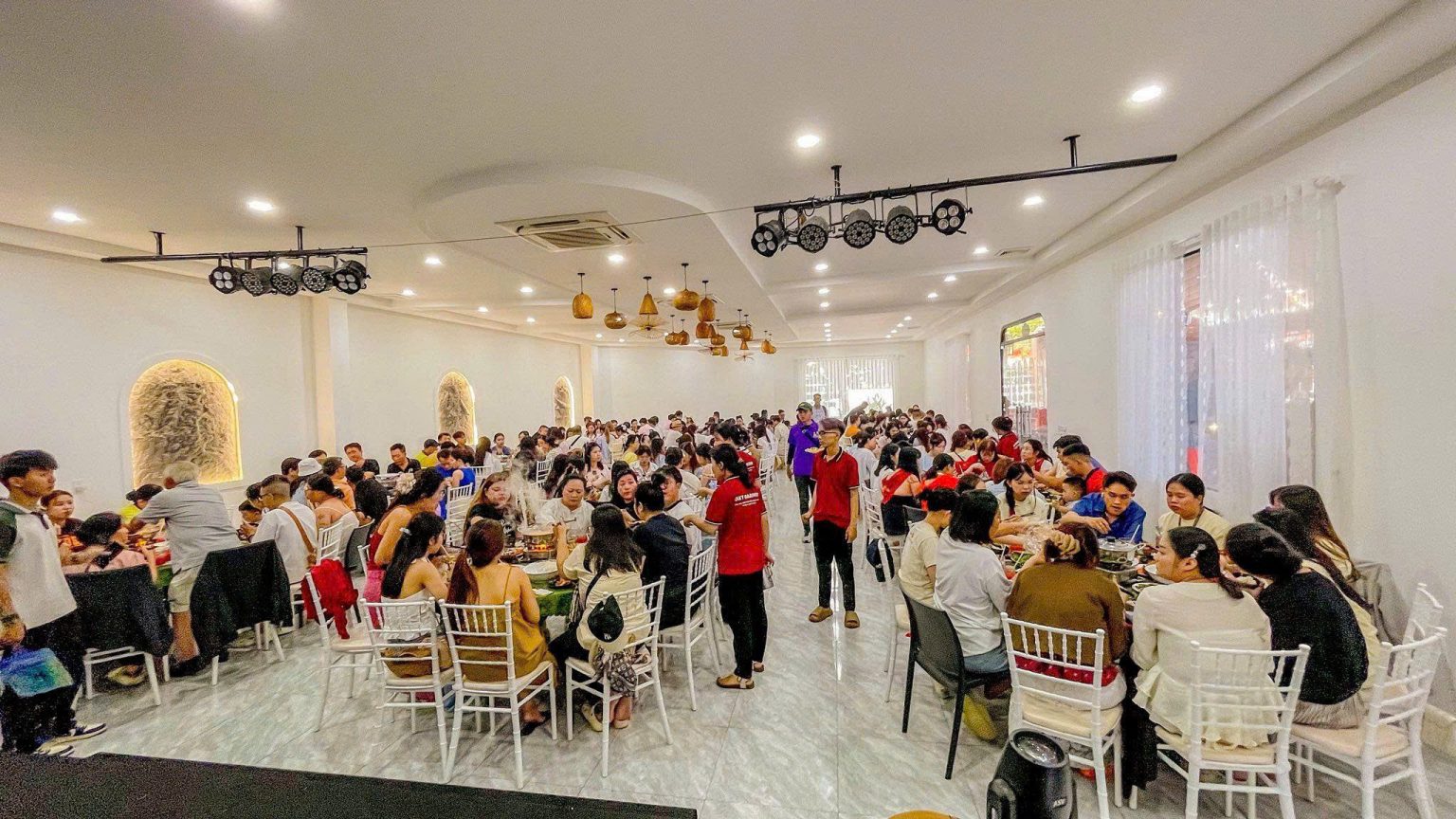 Dự án Oxy Garden Phan Rang: Giải Pháp Ghế Tiffany Nhựa Cho Vùng Đất ...